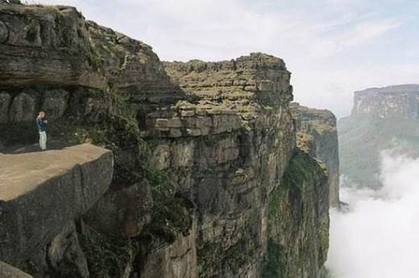 Ghé thăm thế giới của ngọn núi Roraima